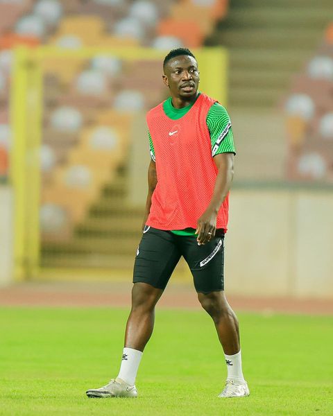 Super Eagles player Peter Etebo and lover seal court wedding 4 years ...