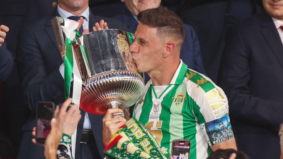 Spanish football legend announces retirement from football | Pulse ...