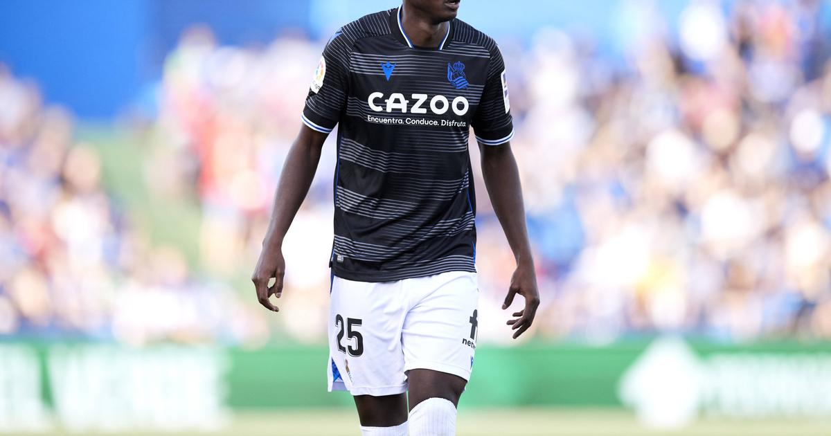 Umar Sadiq Profile, Age, Salary, Net Worth, Girlfriend/Spouse, House ...