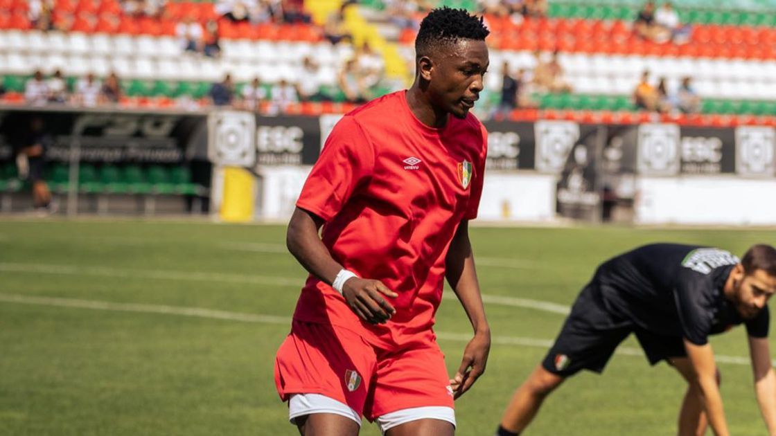 Former coach Frank Ouna celebrates Johnstone Omurwa's debut in ...