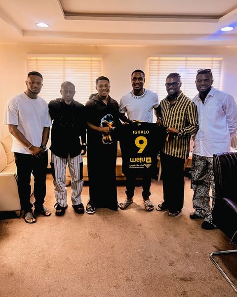 Ighalo and Faith: Super Eagles legend gifts Pastor Jerry Eze a jersey ...