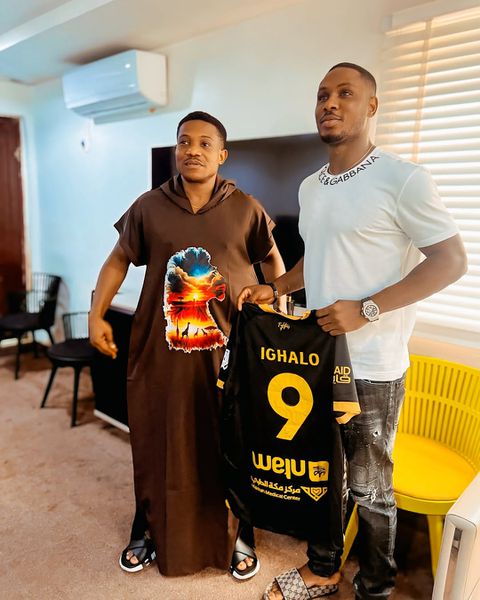 Ighalo and Faith: Super Eagles legend gifts Pastor Jerry Eze a jersey ...