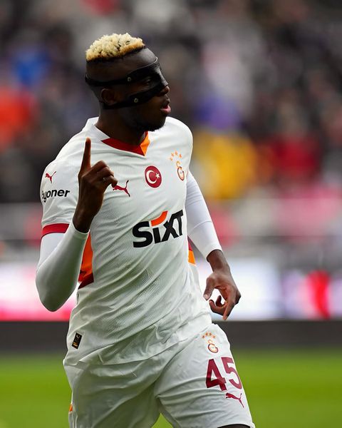 Report: Osimhen gives away bags of rice and 'keke marwa' in Lagos ...