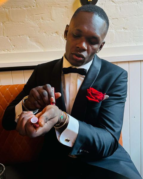 Israel Adesanya and Muhammad Ali: Nigerian Stylebender shows off style ...