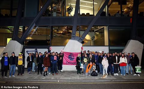 Everton fans stage protest at Premier League HQ following their 10 ...