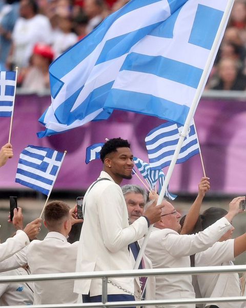 Nwankwo Kanu: Super Eagles legend celebrates carrying Olympic torch ...