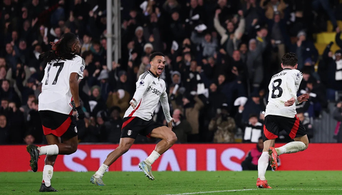 Super Eagles star Iwobi bids emotional farewell to Fulham fans after ...