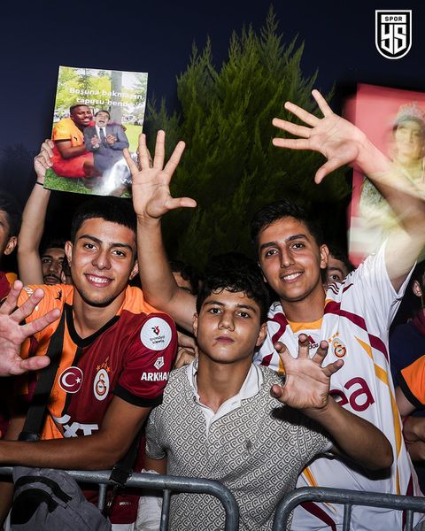 €75million DONE deal! Victor Osimhen and girlfriend Stefanie Ladewig ...