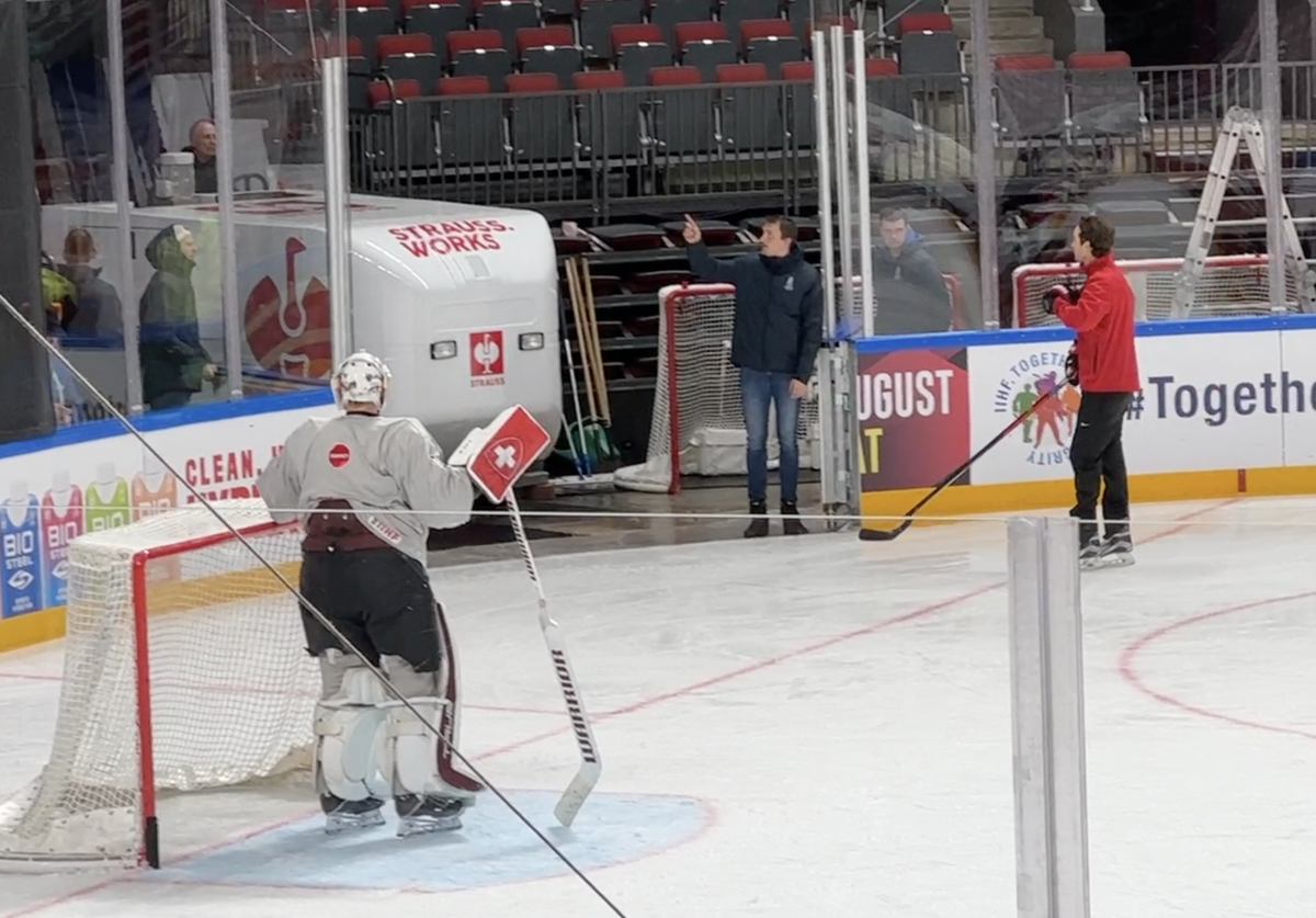 Slovensko MS v hokeji 2023 - VIDEO: Švajčiarsky tréner vs. rolba | Šport.sk