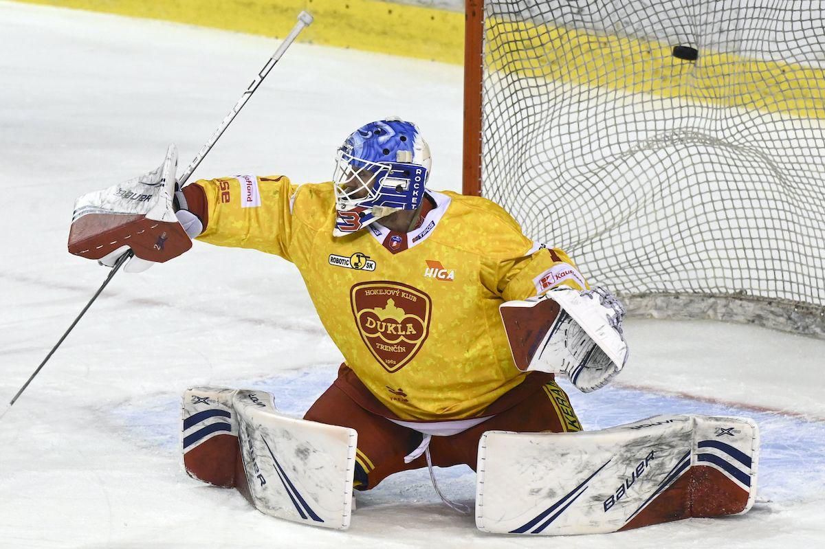 Patrí medzi najlepších v lige. Dukla Trenčín predĺžila zmluvu s brankárom LaCouveem | Šport.sk