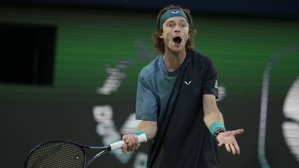 Hrozil mu pred nosom a nadával: Rubľov doplatil na to, že rozhodca ...