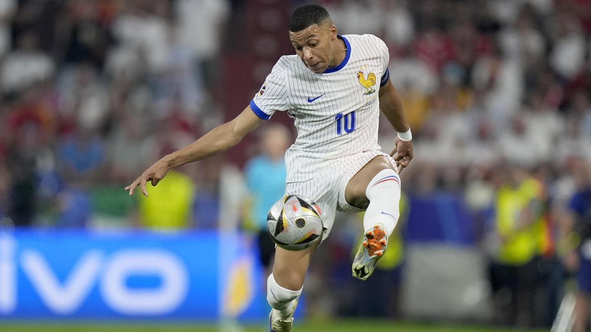 Stoja pred ním tri veľké mená. Kylian Mbappé môže na MS 2026 písať ...
