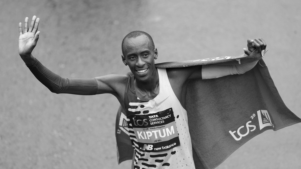 Po tragickej nehode mal štátny pohreb. Rozlúčiť sa prišli viaceré známe ...