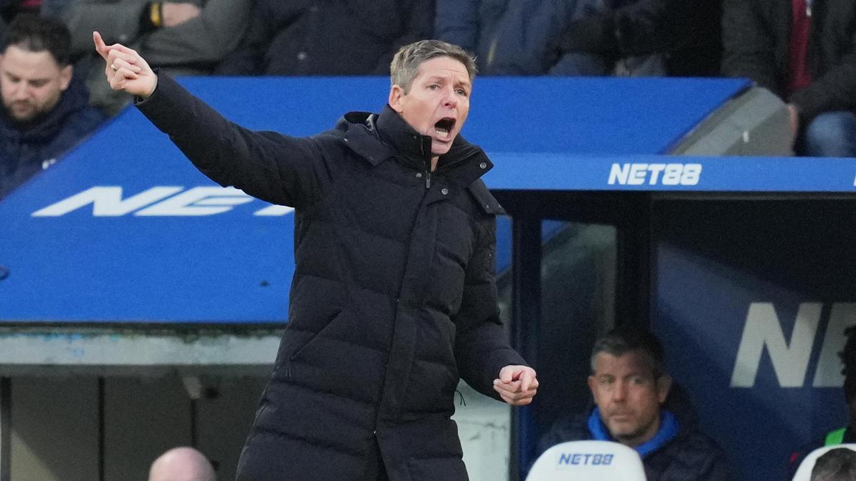 Začalo to predajom kapitána. Tréner Crystal Palace je frustrovaný ...
