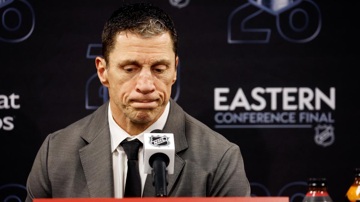 NHL / Tréner Caroliny Hurricanes Rod Brind’Amour kritizuje výkon svojho ...