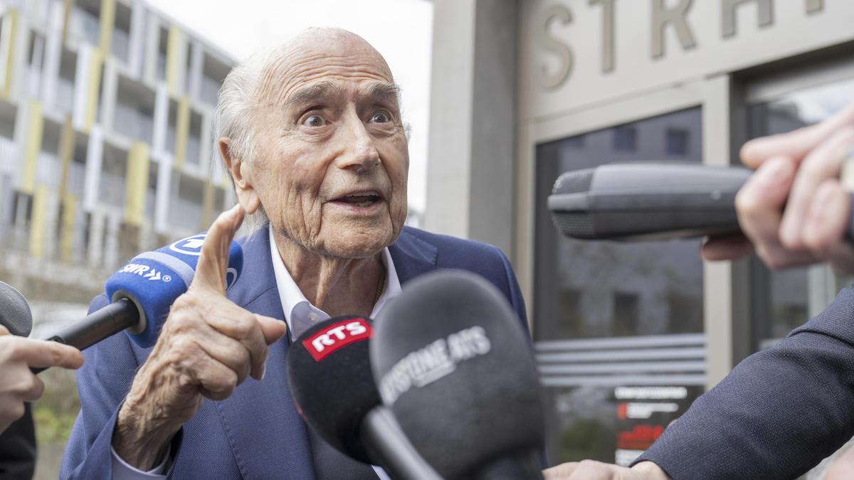 Infantino vládne ako Kráľ Slnko, tvrdí bývalý šéf FIFA. Pri Trumpovi je ...