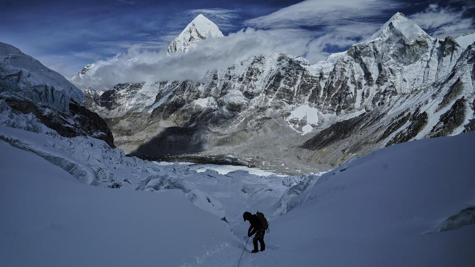 Mount Everest má nového rekordéra! Američan prekonal pri výstupe ...