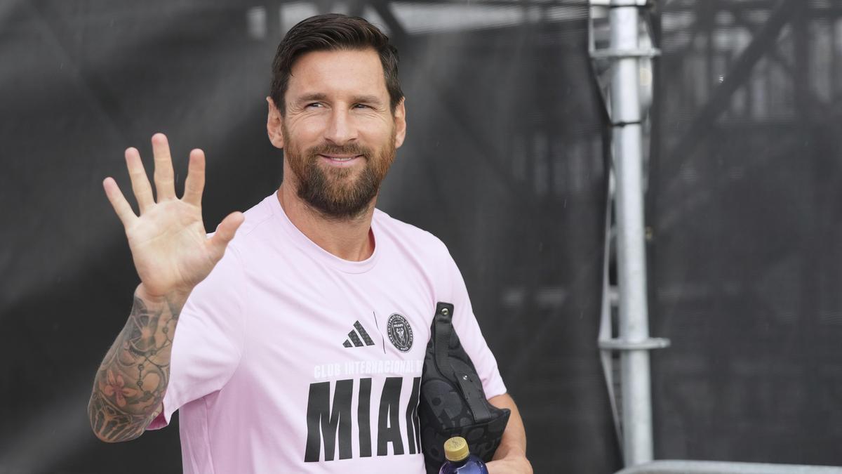 Lionel Messi sa objavil na zápase s „Barbie“ hodinkami v neskutočnej ...