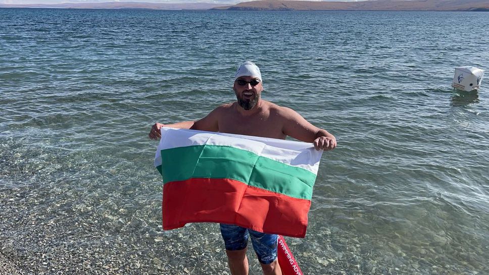 Петър Стойчев спечели историческото първо плуване в езерото Хьовсгьол в
