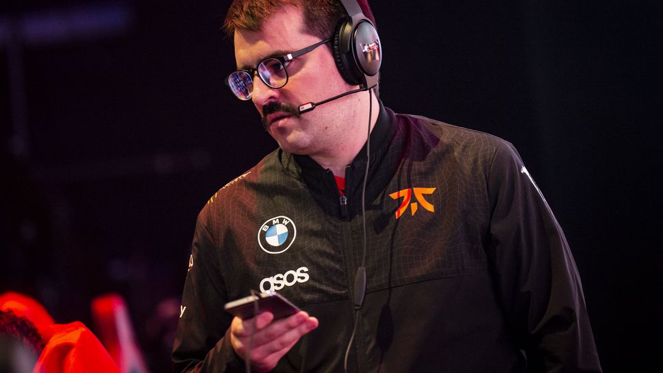 Fnatic се разделя и със старши треньора си