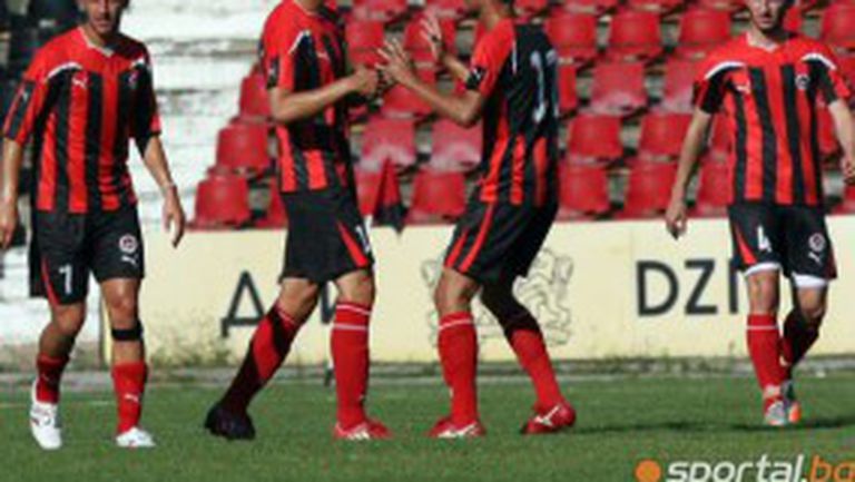 Локо Сф излезе с фланелки в подкрепа на Херо