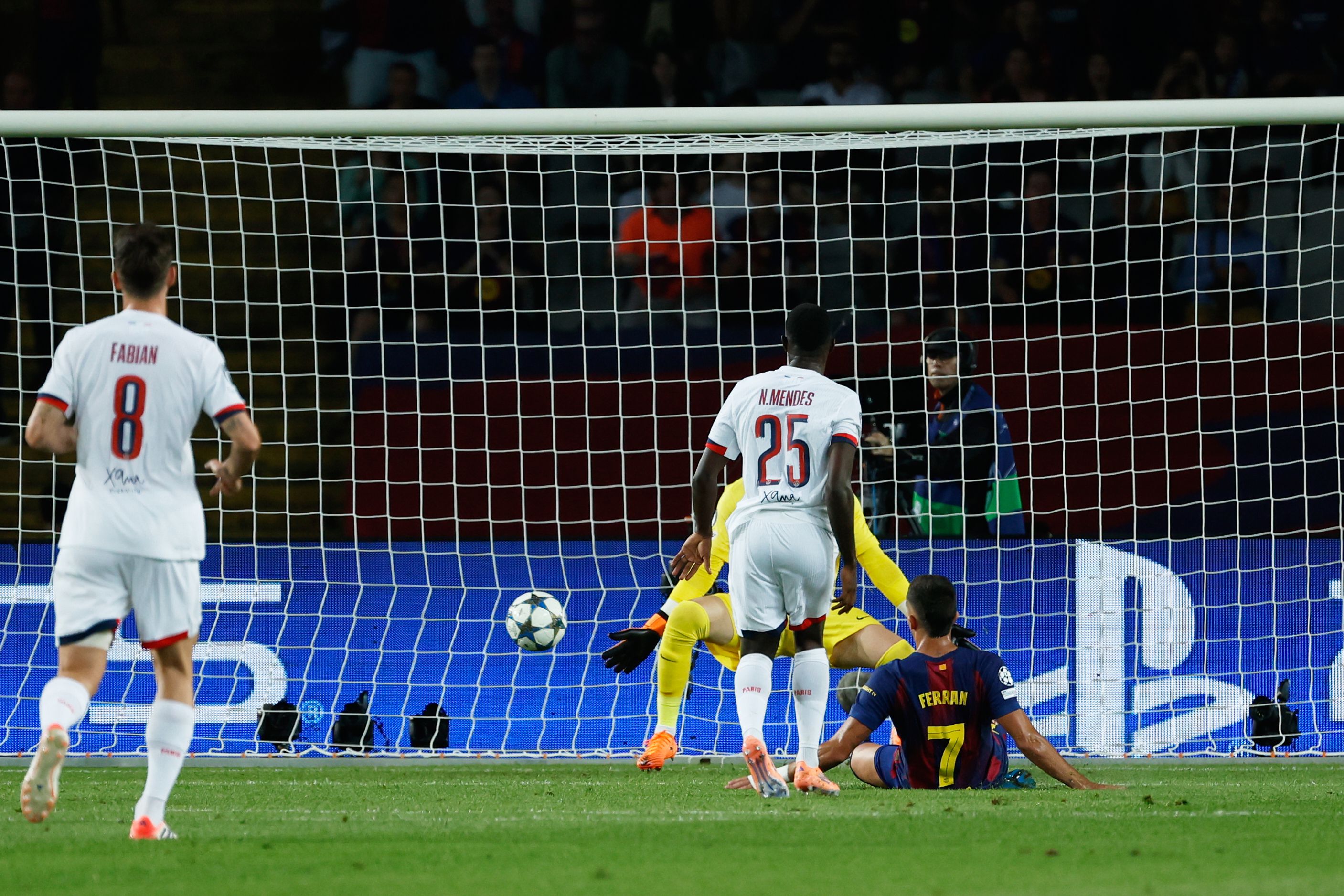 Uživo El Klasiko Real Madrid Barselona u 10. kolu La Lige: Ništa od penala | Sportal.rs