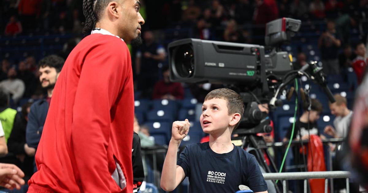 Nvora oduševio gestom: Dečacima poklonio patike pred derbi Zvezda ...