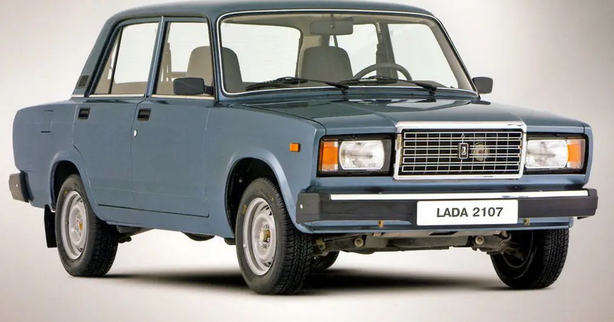 Lada Riva ima specijalnu pregradu za čuvanje dokumenata | Sportal.rs