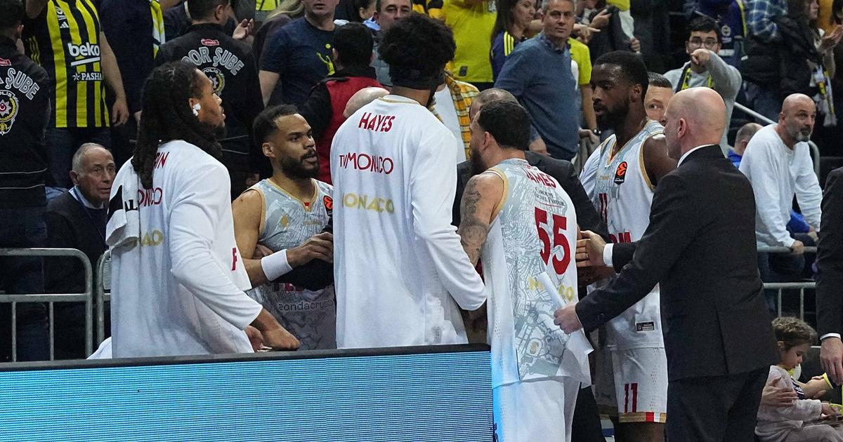 "Sramotno!" Majk Džejms se javno izvinio Eliju Okobou i njegovoj ...