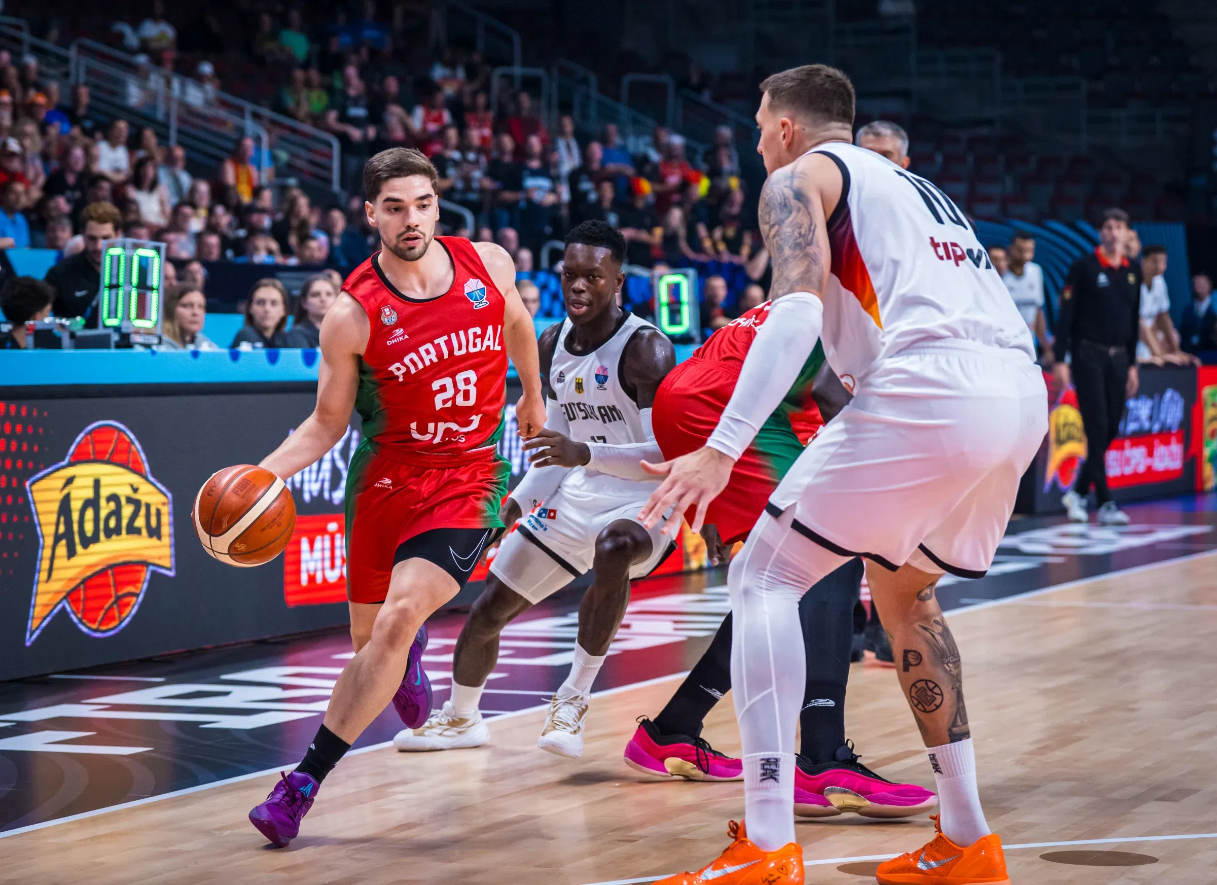 Nemačka ostala bez selektora usred Eurobasketa! Povukao se Aleks Mumbru | Sportal.rs