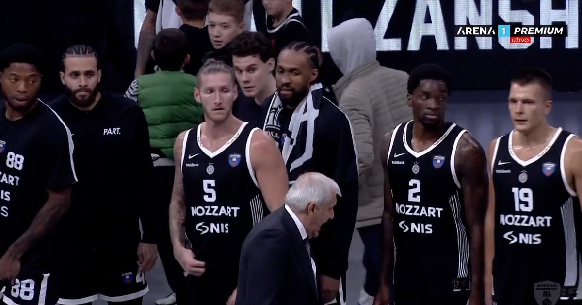 Najmlađi navijači utrčali na teren posle meča, Obradović burno reagovao ...