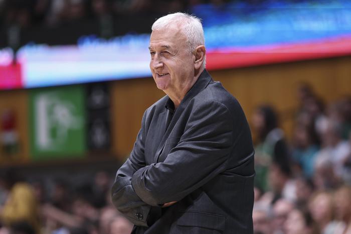 Evo ko je Dragan Šakota, srpski trener koji je odveo AEK u finale Lige ...