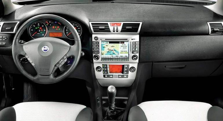 Fijat Stilo slavi rođendan: Automobil koji nije spasio ni legendarni ...