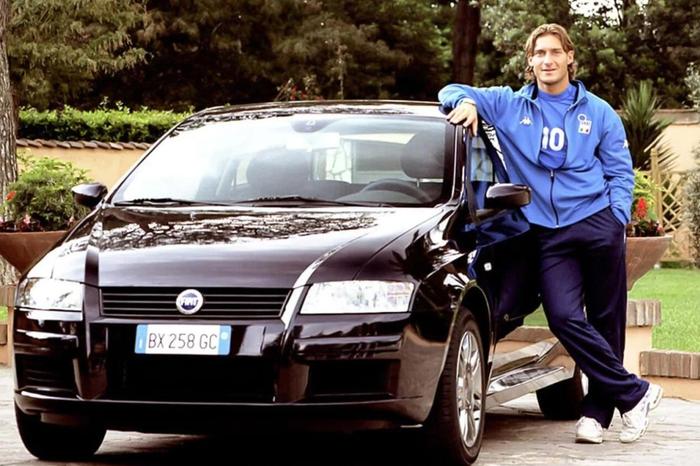 Fijat Stilo slavi rođendan: Automobil koji nije spasio ni legendarni ...