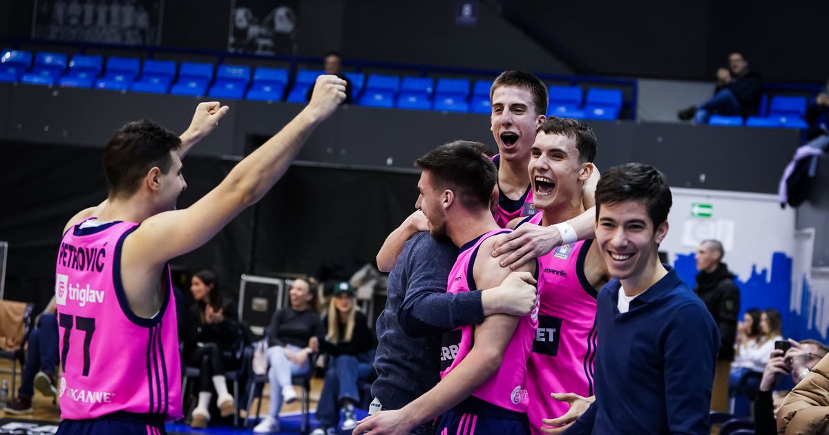 Ovo je neverovatan koš uz zvuk sirene koji je Megi doneo pobedu ...