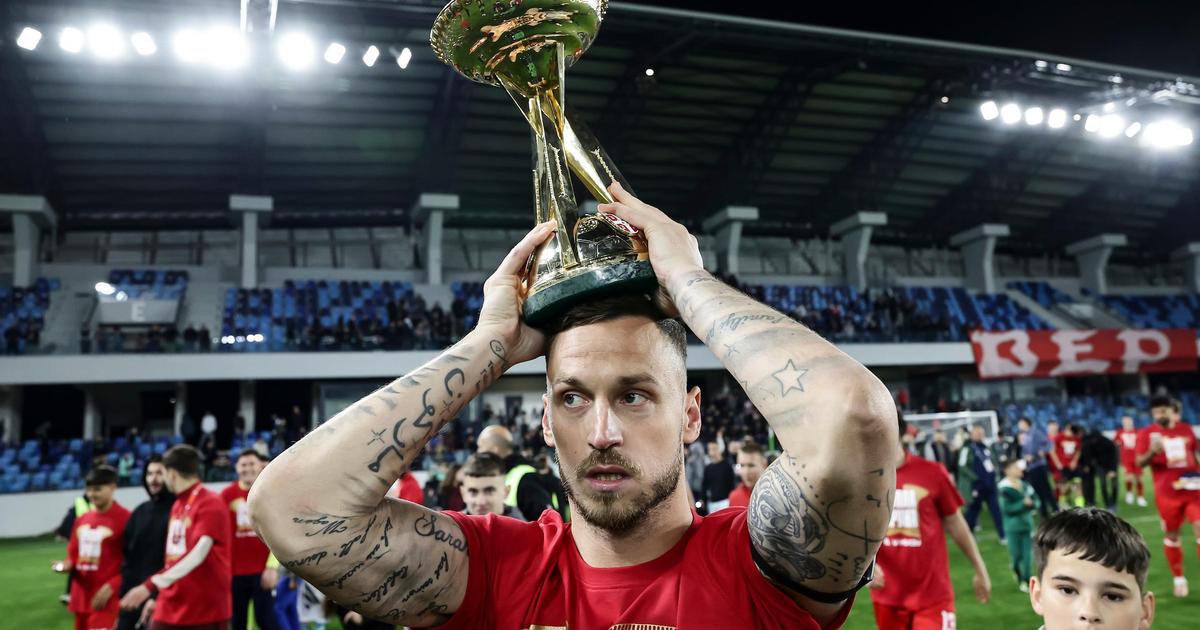 Zvezda slavi titulu i predstavlja novi dres | Sportal.rs