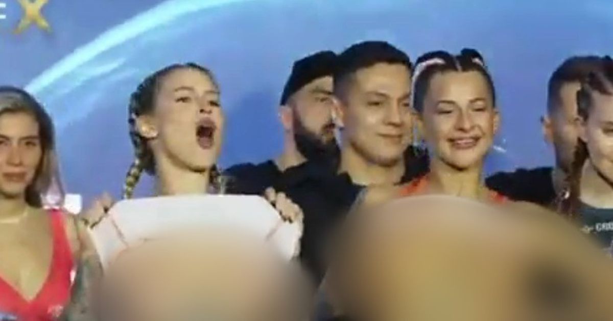 Zvezde sajta za odrasle podigle majicu i PROTRESLE GRUDI usred prenosa: Prizor šokirao gledaoce ...