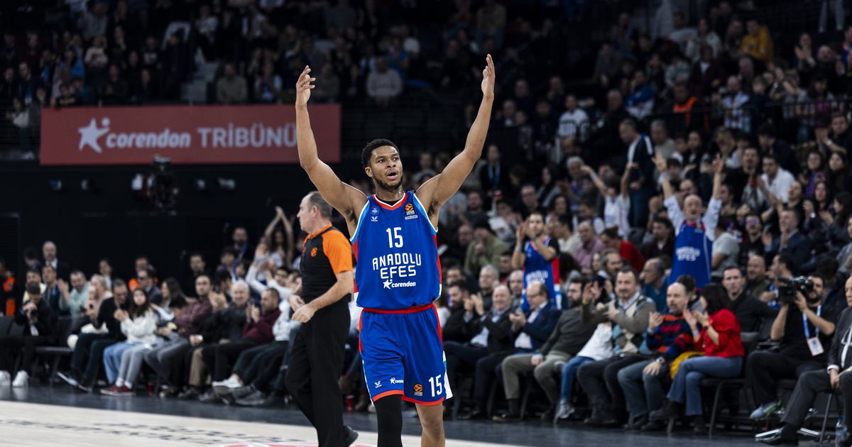 Efes slavio, ali se Šejn Larkin teško povredio | Sportal.rs