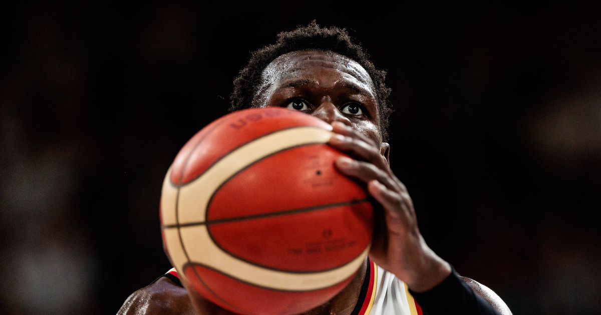 Isak Bonga se vraća u Beograd i odmah ide na kontrolu | Sportal.rs