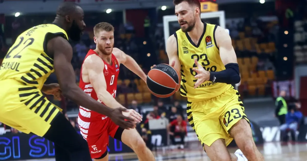 Pirej je neosvojiva tvrđava! Olimpijakos trojkama slomio Fenerbahče i ...
