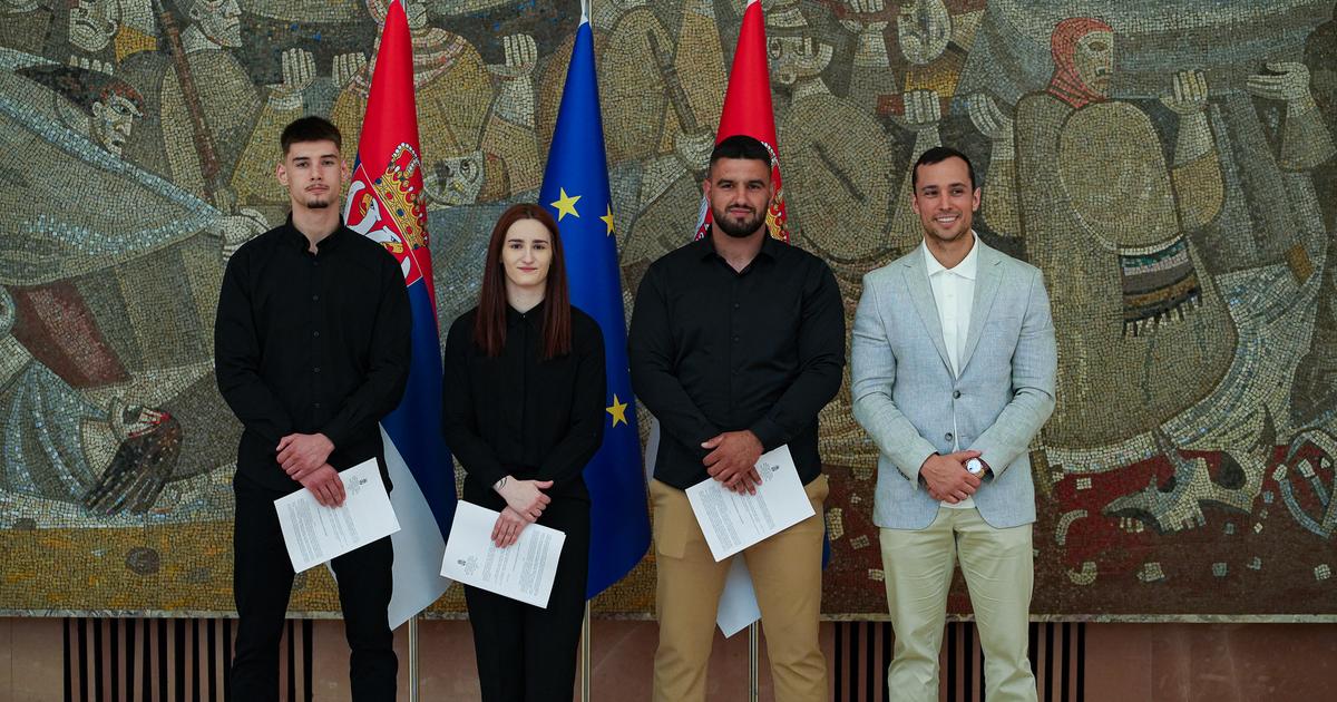 MMA borci dobili stipendije | Sportal.rs