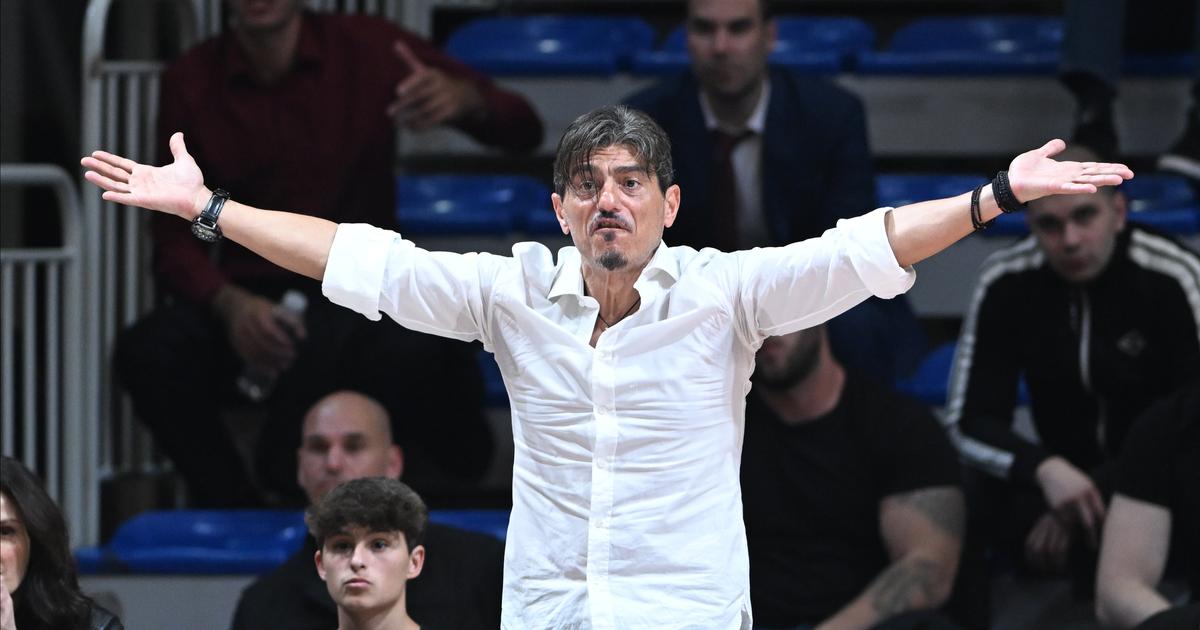 Dimitris Janakopulos, vlasnik Panatinaikosa,u meču protiv Crvene zvezde ...