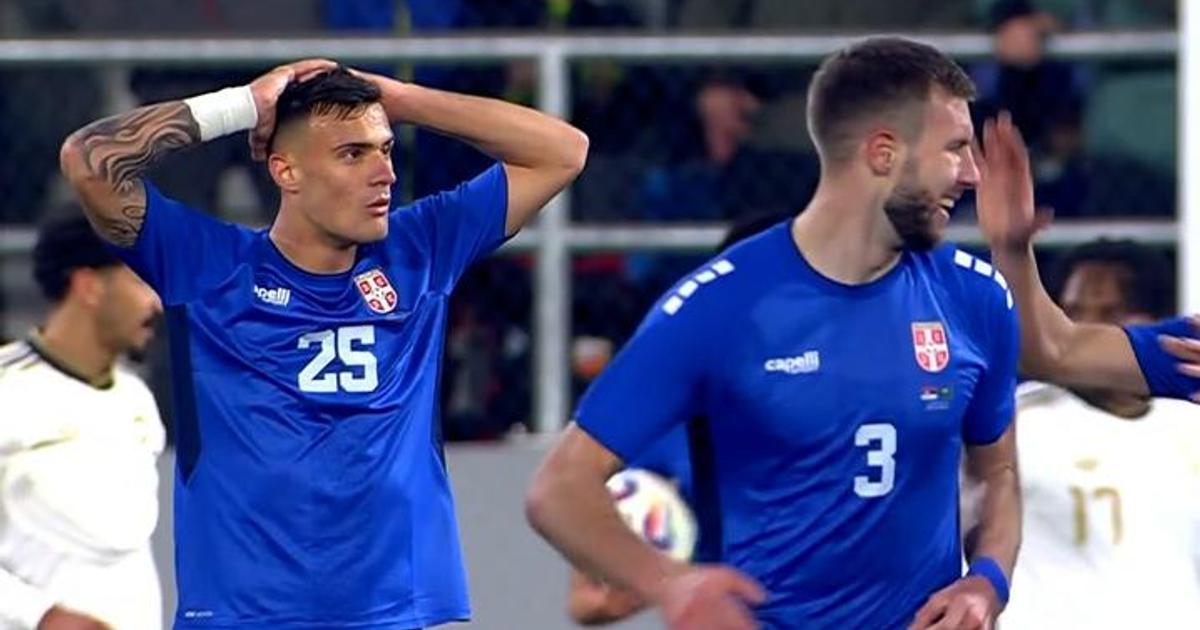 Aleksandar Stanković se posle makazica Strahinje Pavlovića samo uhvatio ...