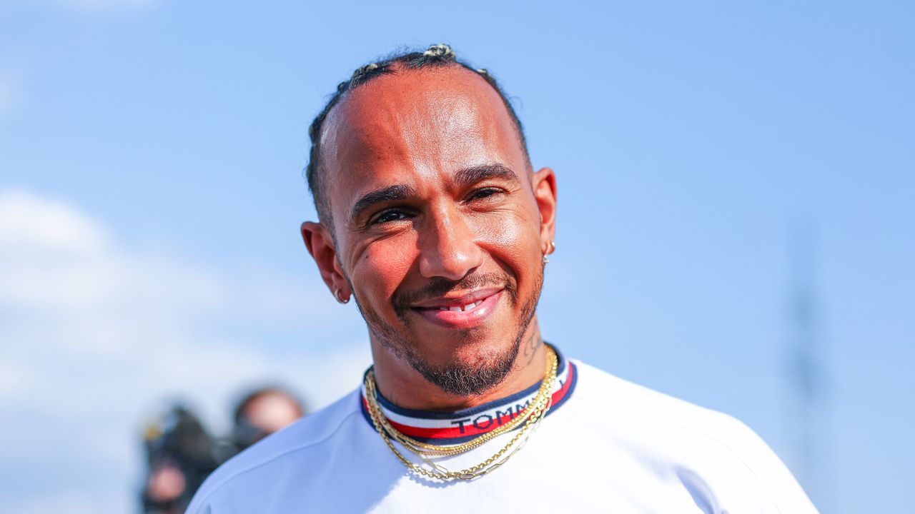 A Ferrarinál köthet ki Lewis Hamilton? - Sportal.hu