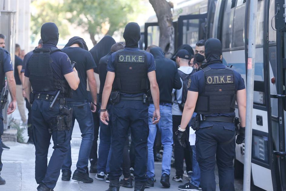 Η στάση της ΕΛ.ΑΣ απέναντι στους Κροάτες χούλιγκαν: «Ασ' τους, πάνε να ...