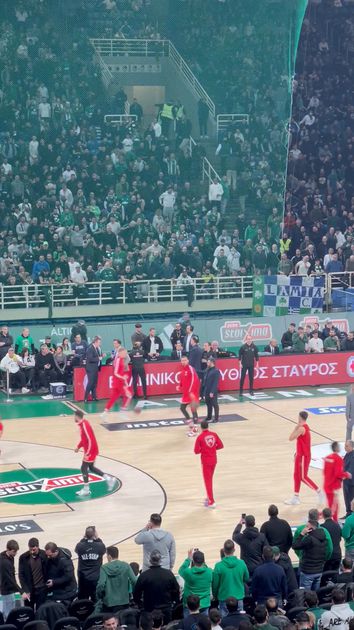 Video: Η είσοδος του Γιώργου Μπαρτζώκα στο ΟΑΚΑ για το ντέρμπι ...