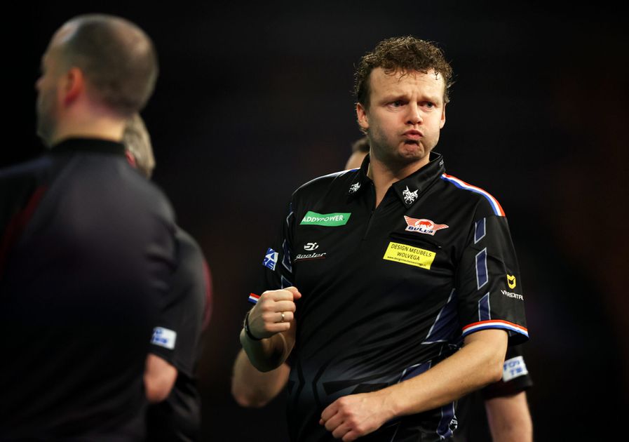 Dubbelkoning Richard Veenstra laat zien hoe darten moet: 3-0 winnen van ...