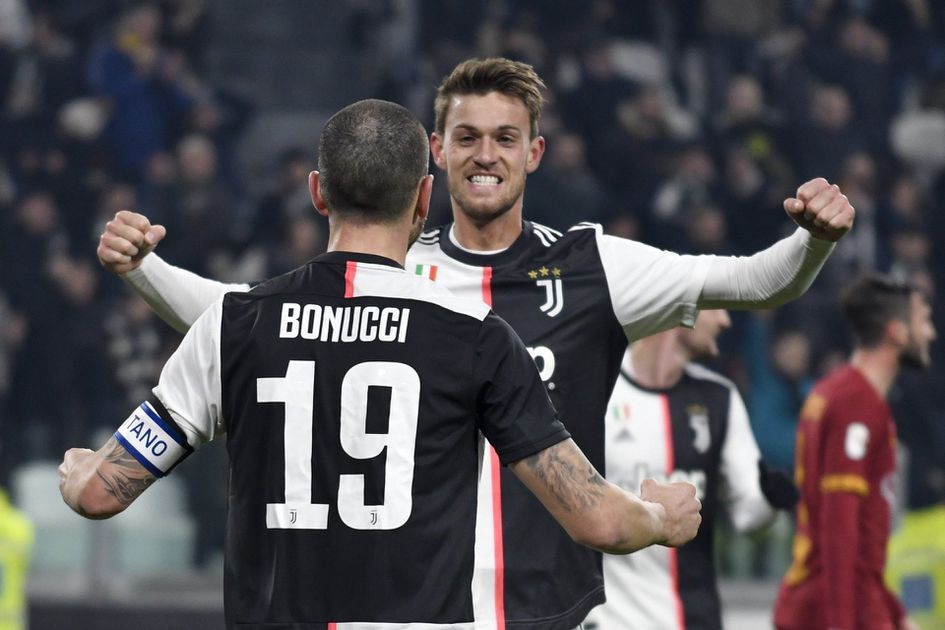 Rugani na 35 dagen (!) corona-isolement eindelijk herenigd met zwangere ...