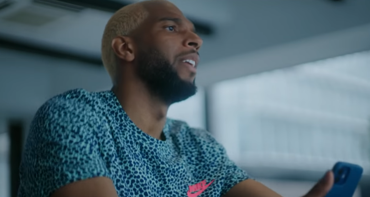 🎥 | Ryan Babel dropt nummer én clip, Johan Derksen heeft 'rolletje ...