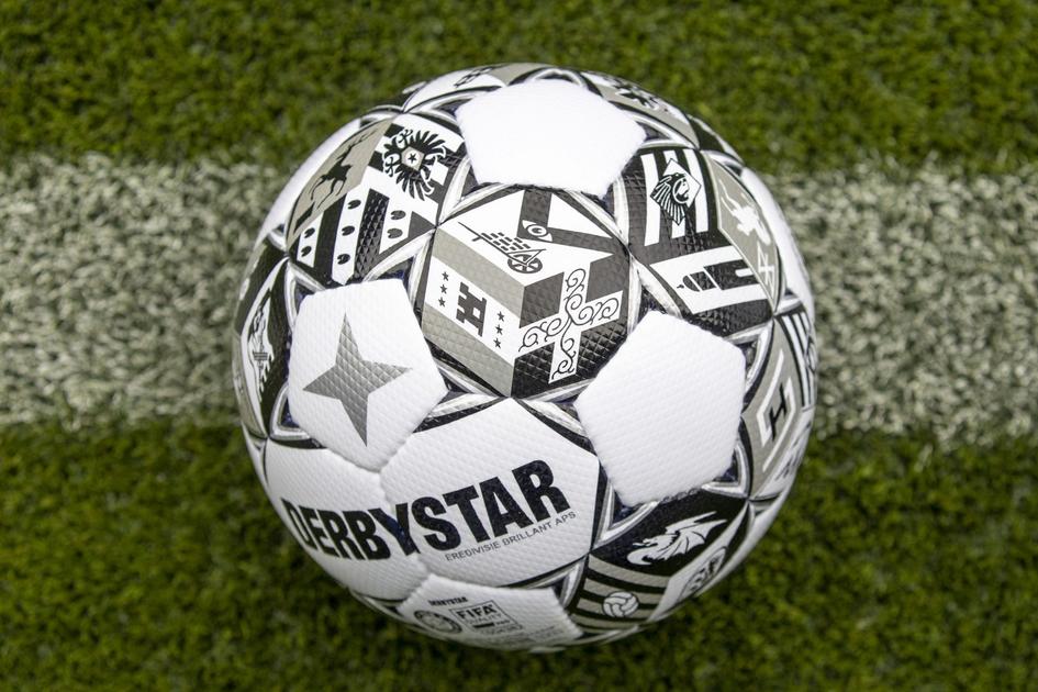 Alles over die speciale bal ter ere van 65 jaar Eredivisie | Sportnieuws.nl